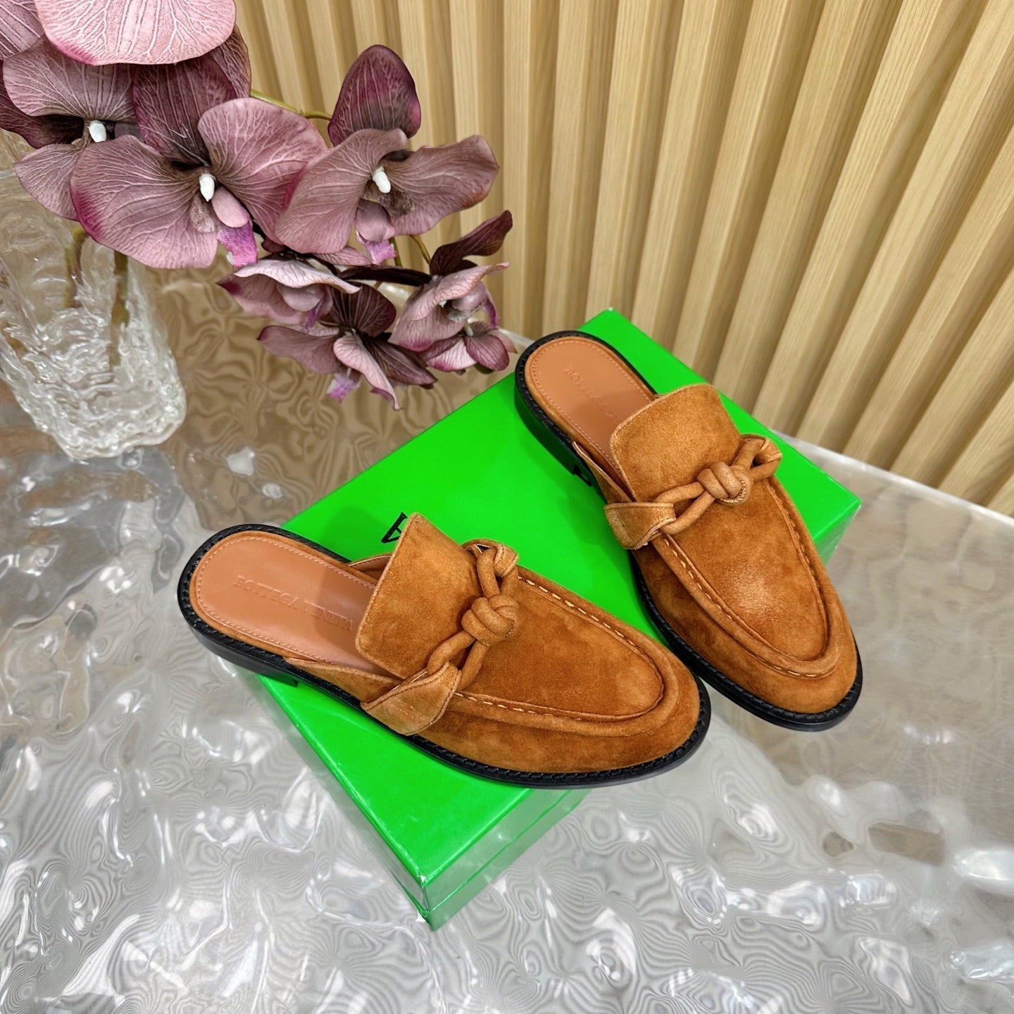 OPEN-BACK LOAFER REALISED IN CINNAMON BROWN SUEDE – TP Luxe
