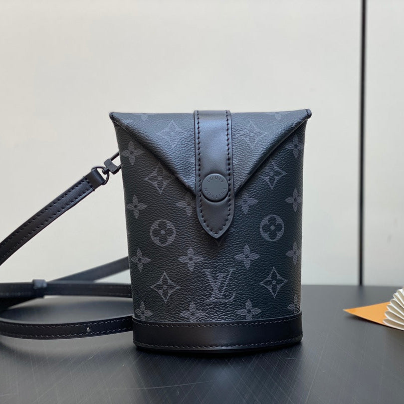ENVELOPE POUCH 18 IN BLACK MONOGRAM ECLIPSE CANVAS – TP Luxe
